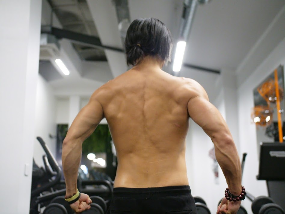Muscler ton dos à la maison sans matériel - Alex Levand - Coach sportif ...